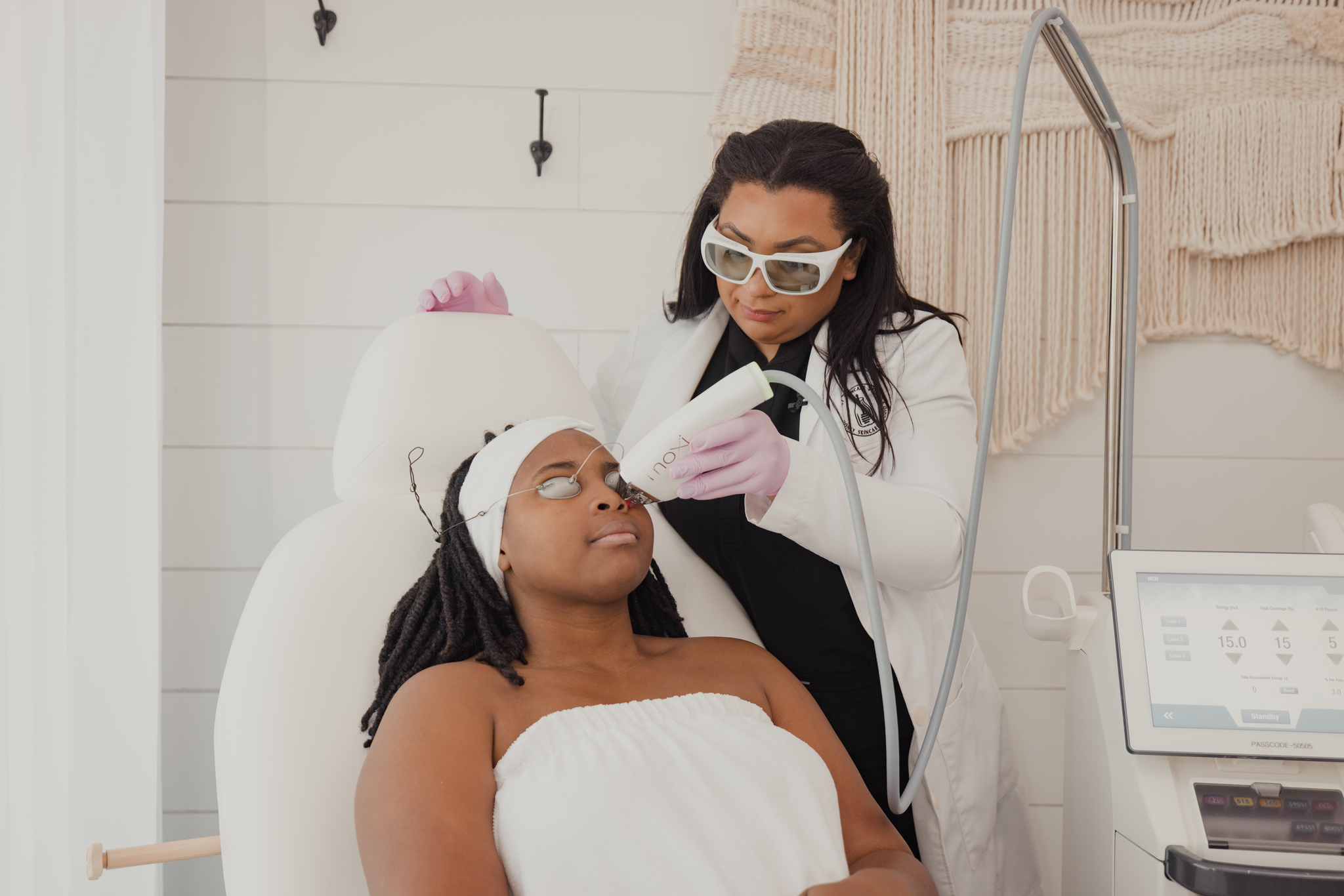 MOXI Laser Treatment for Melasma: Everything you need to know - Honey ...